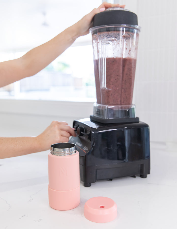 Smoothie Cup · Smoothie cup with lid and straw – MontiiCo